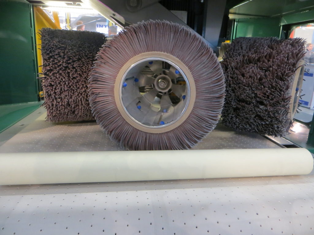 BlechEXPO | Entgrattechnik | Blechentgratung | Blech